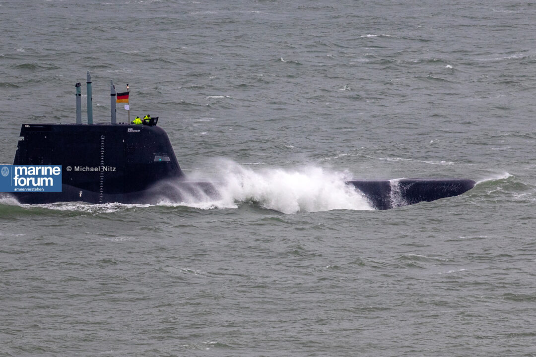 Singapur U-Boot bei winterlichen Tests - marineforum