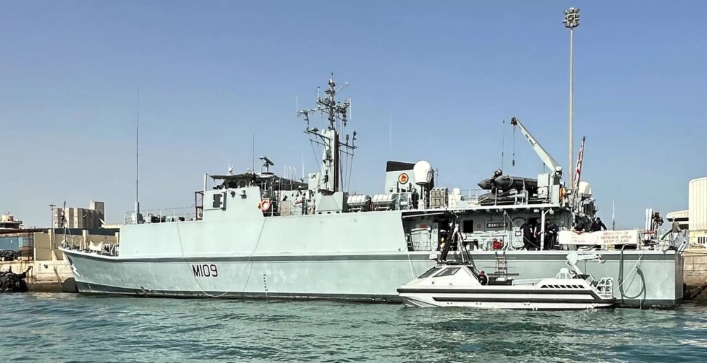 Royal Navy: Collision in the harbour of Bahrain - marineforum