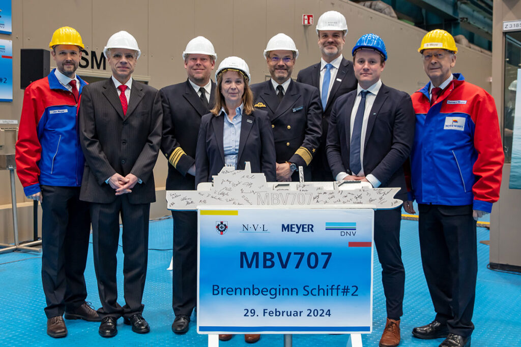 Marinebetriebsstoffversorger Klasse 707: Baubeginn - marineforum